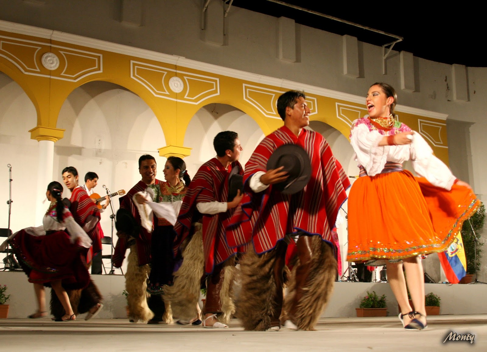 Danza (:: Folklor ecuatoriano