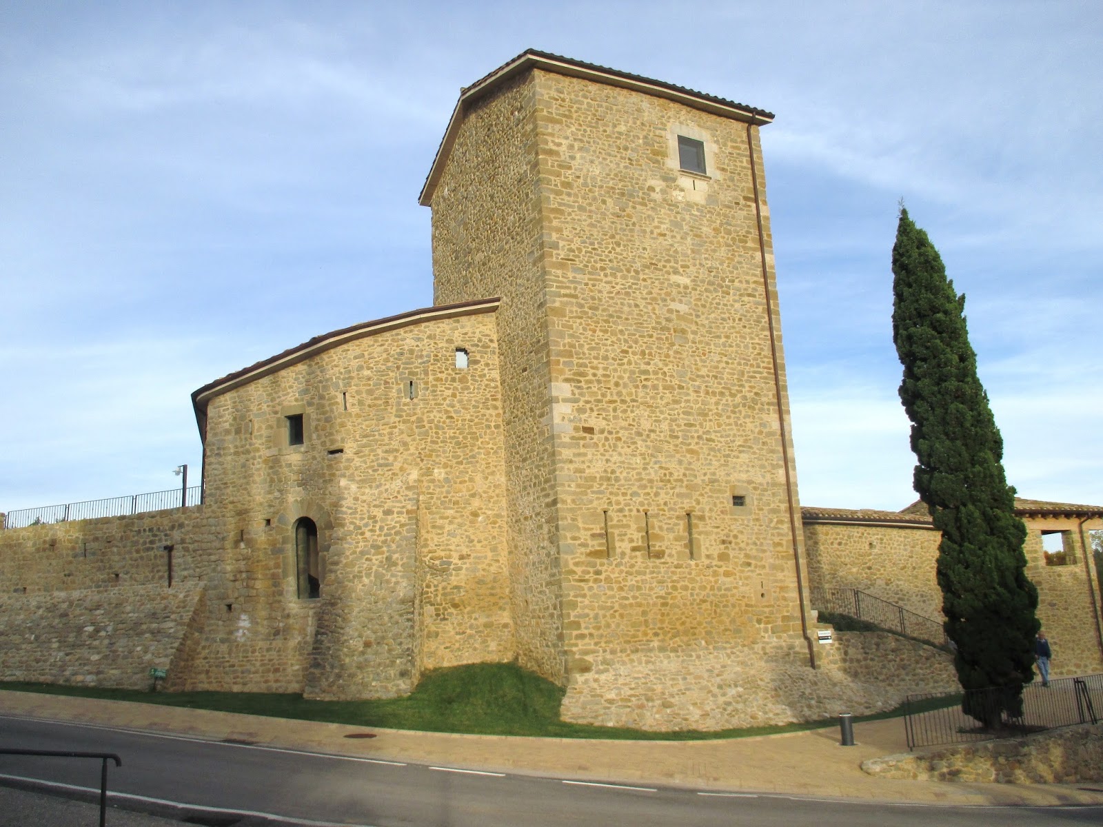 Conèixer Catalunya: CHÂTEAU DE PALOL DE REVARDIT. PLA DE L’ESTANY ...