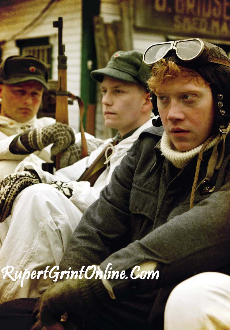 -You're my light,My tiny ball of light: Comrade fotos oficiales