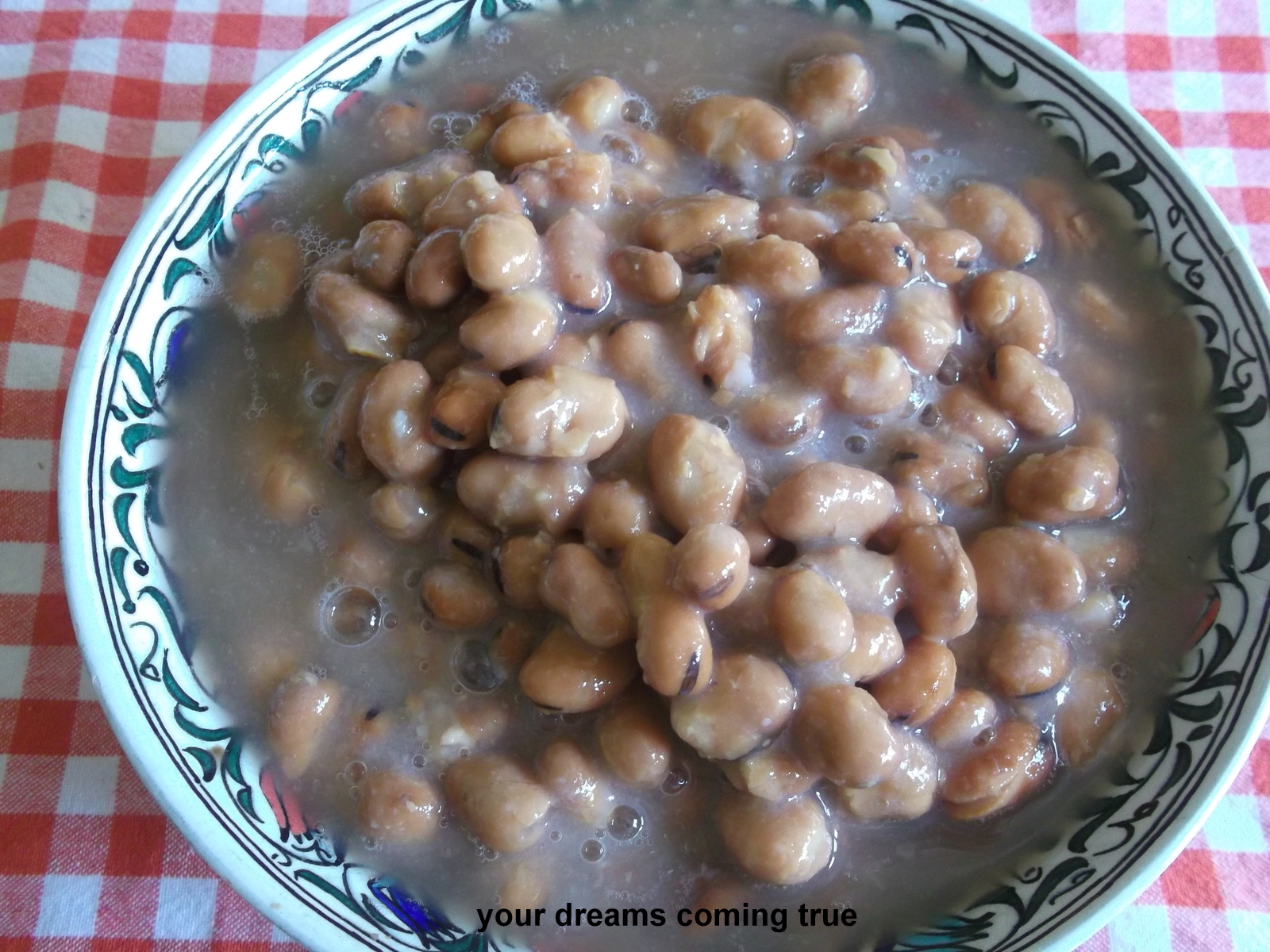 Egyptian Fool Medammess Beans With Tahini, Tomato / Lettuce Salad ...