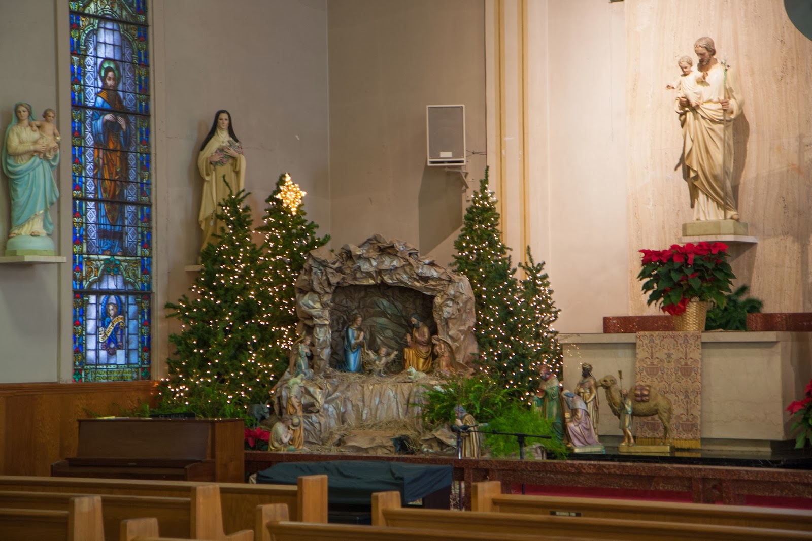 St. Landry Catholic Church: Christmas in St. Landry Catholic Church