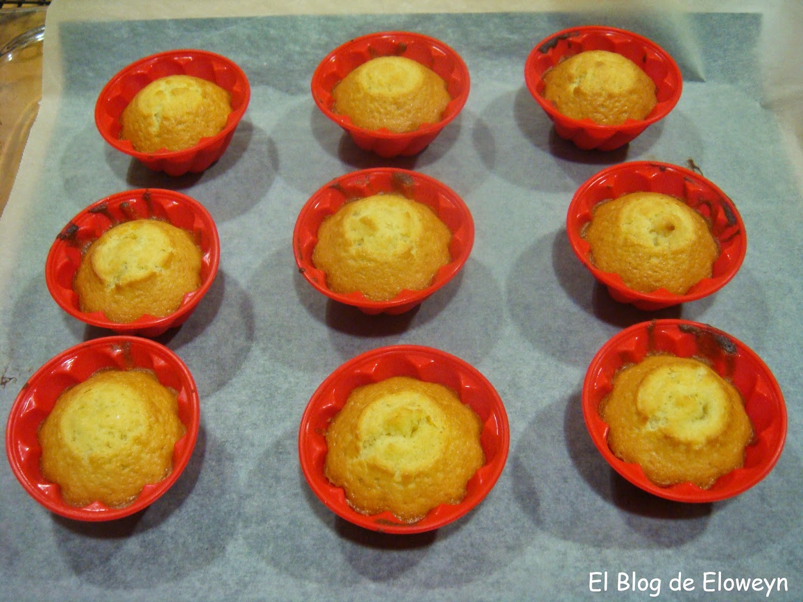 Mini bundt cakes de naranja y azahar con chocolate y nata | El Blog de ...