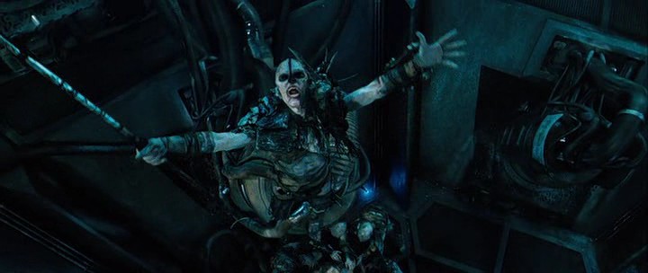 PERRA MUERTE: PANDORUM (Pandorum, 2009) 108´