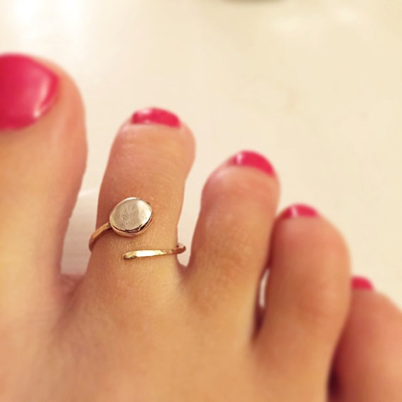 COOL TOE RINGS – IDEAS HOW TO WEAR TOE RINGS FOR CHIC STYLE - New Style ...