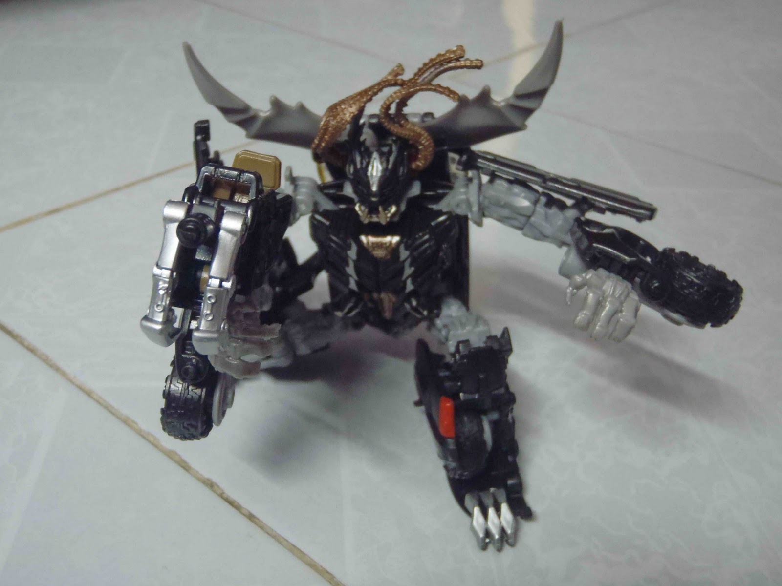 New Planet Cybertron: Transformers Review – Crankcase (DOTM Deluxe-Class)