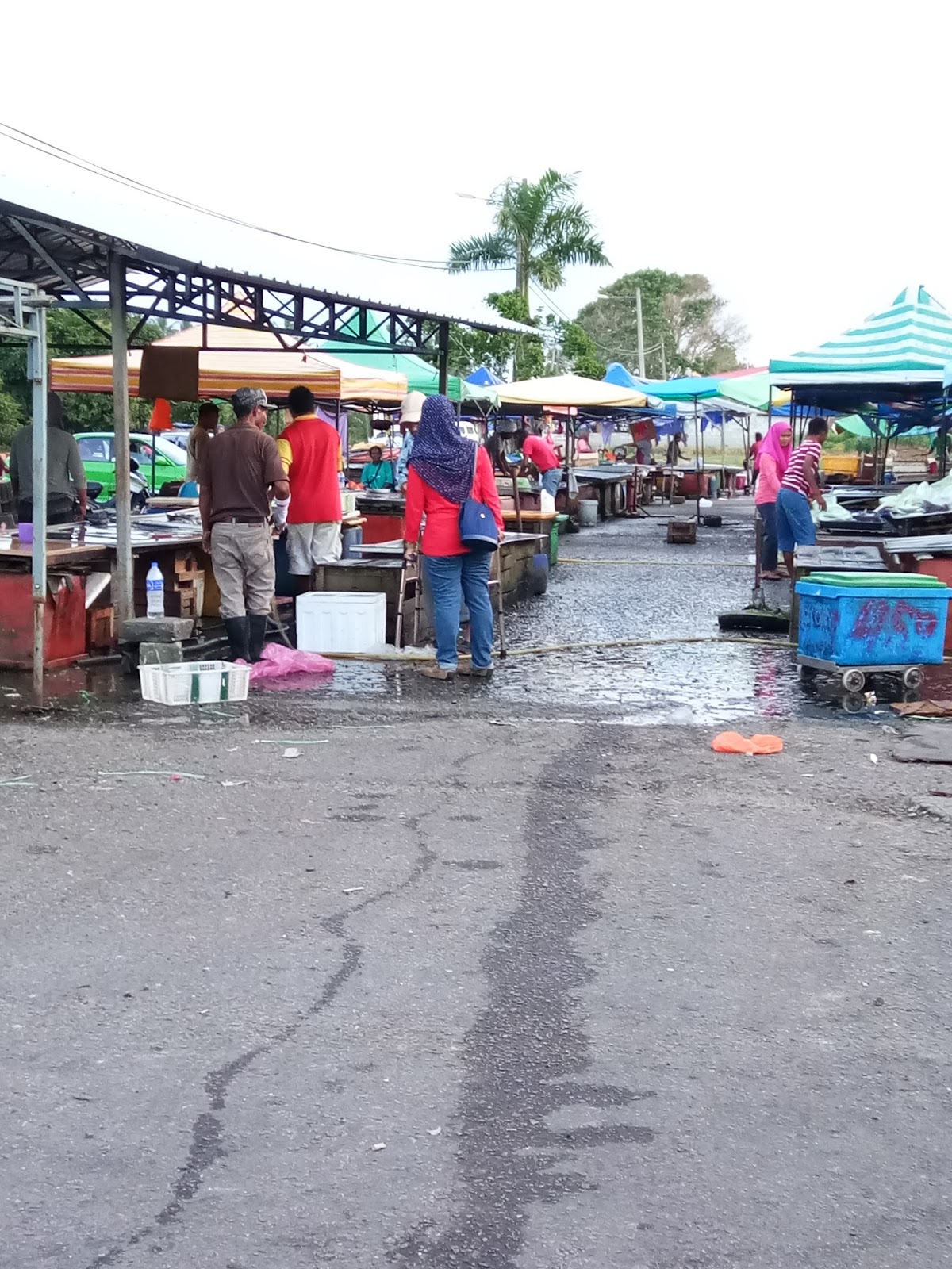 Borong ikan murah di Pasar Basah Rengit - Cerita Ita
