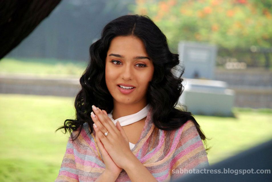 Hot Sexy Unseen Stills: Amrita Rao Hot Sexy Spicy Bikini Cute Unseen ...