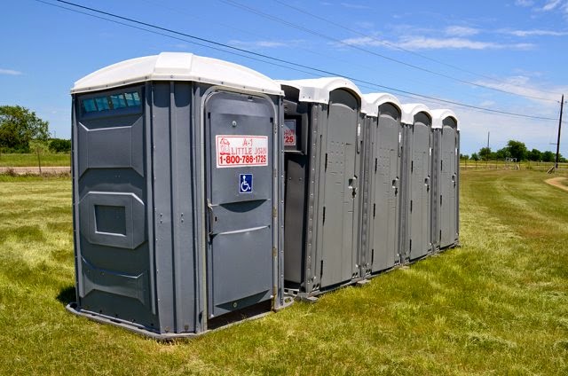portable toilet Rental: Portable Toilets for Outdoor Weddings
