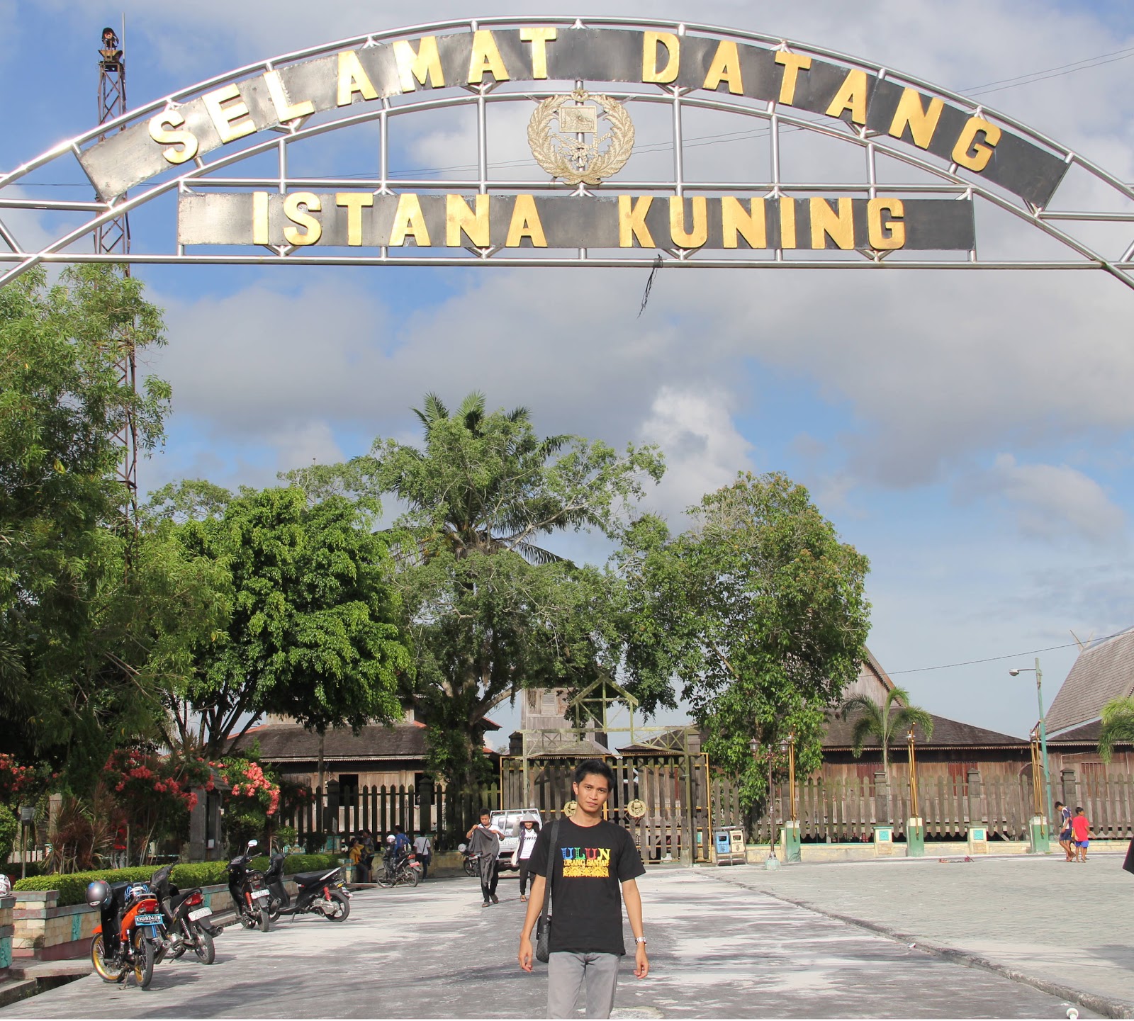 Kerajaan Kutaringin - Istana Kuning - Pangkalan Bun Kotawaringin Barat ...