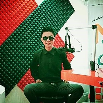 Revista De Hechos: Beiker Thom, un apasionado por la radio