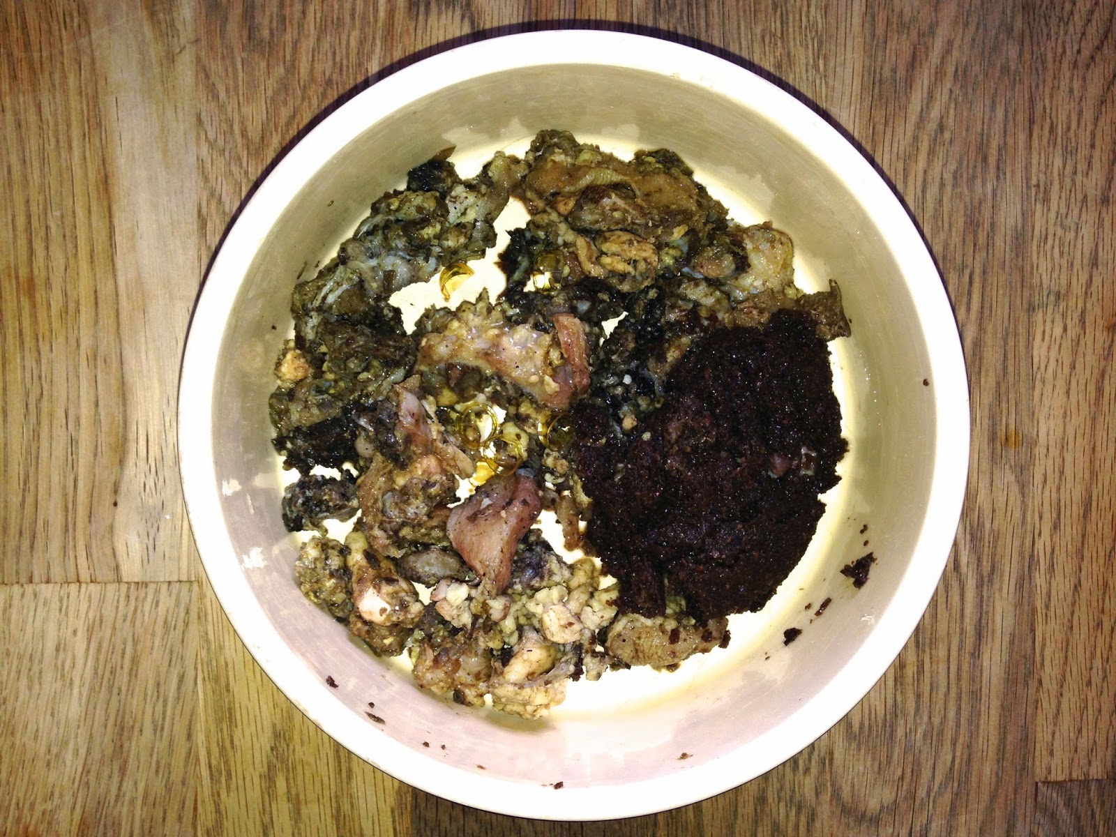 Eat raw. Feed raw. - Barefood: BARF: Pansen, Lachsöl, Heidelbeeren