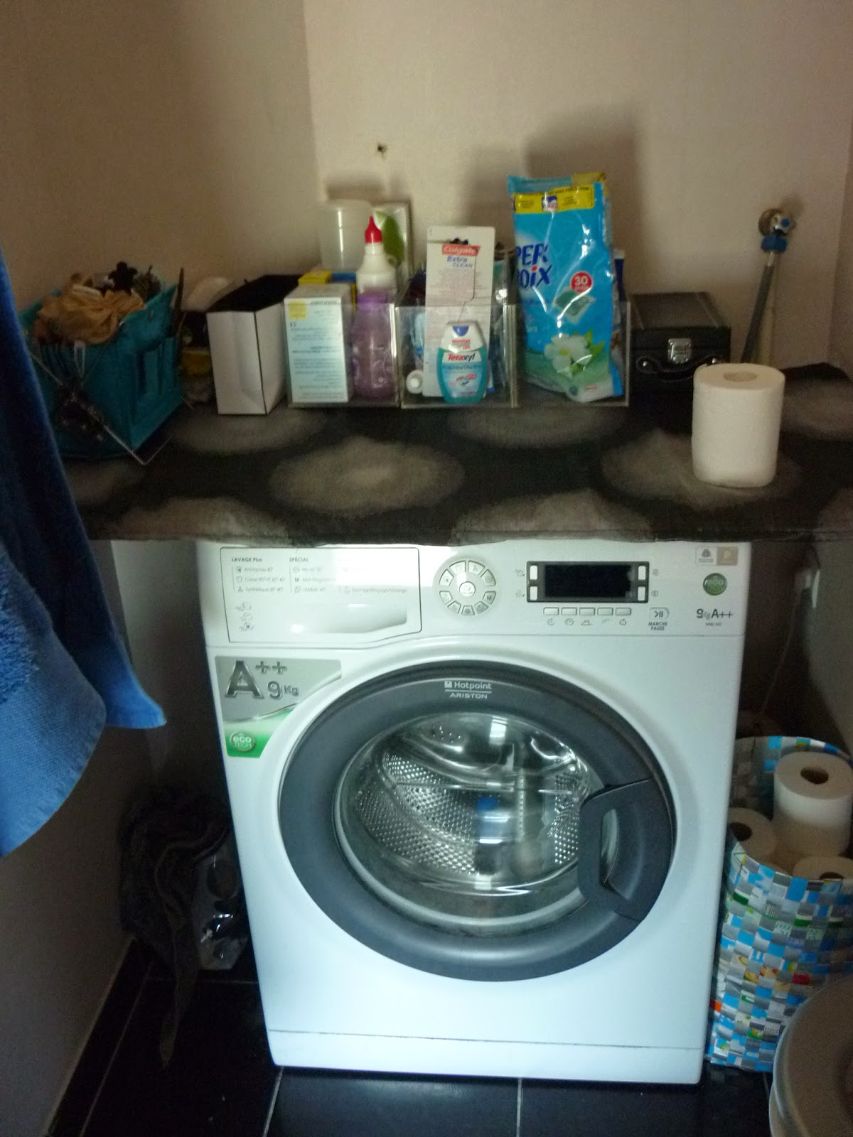 DE BRIQUE ET DE BROCK: plan de travail sur la machine à laver