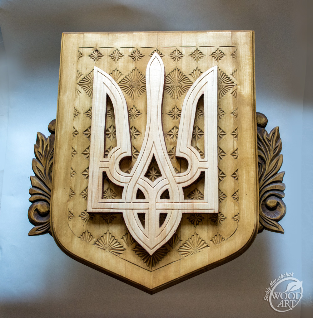 WOODCARVING / Різьблення по дереву: Герб України з візерунками / Аrms ...