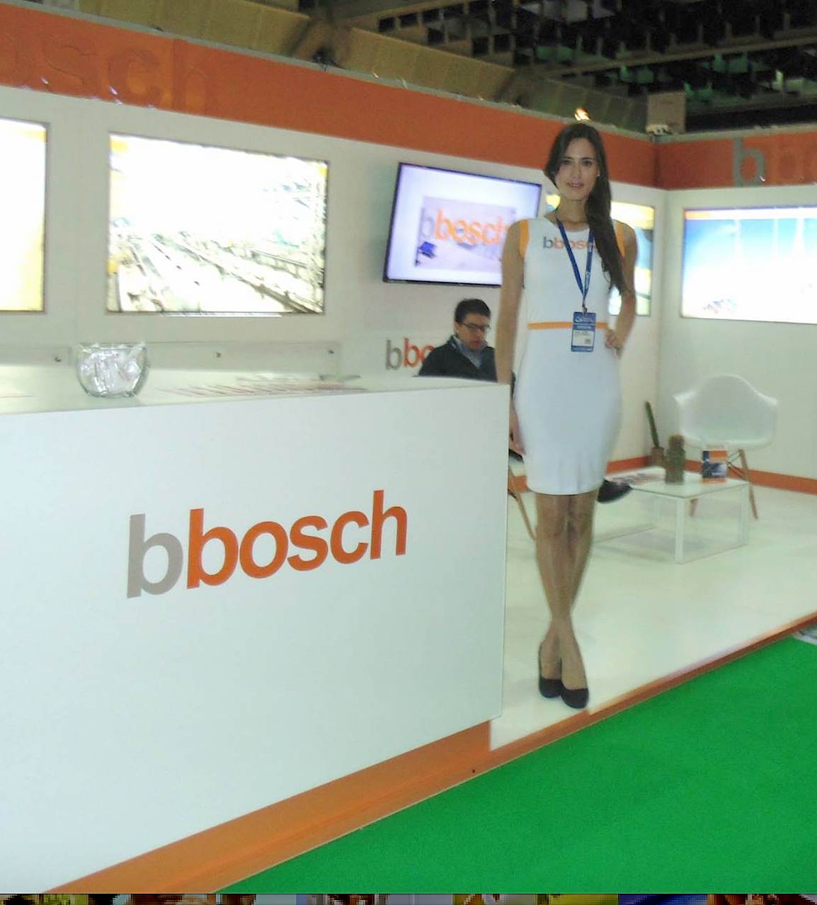 CMarka / PLUS+MAX: BBOSCH, VESTIDO PROMOTORA, CLIENTE: AGENCIA PROMODEL