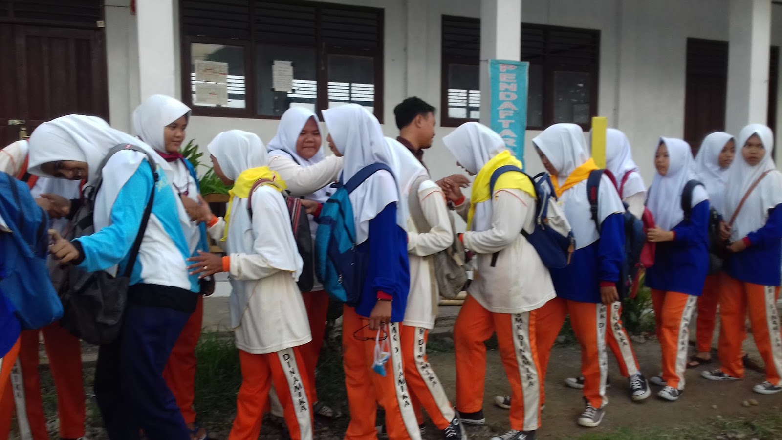 BALIFALD.COM: PELANTIKAN PMR SYAL KUNING