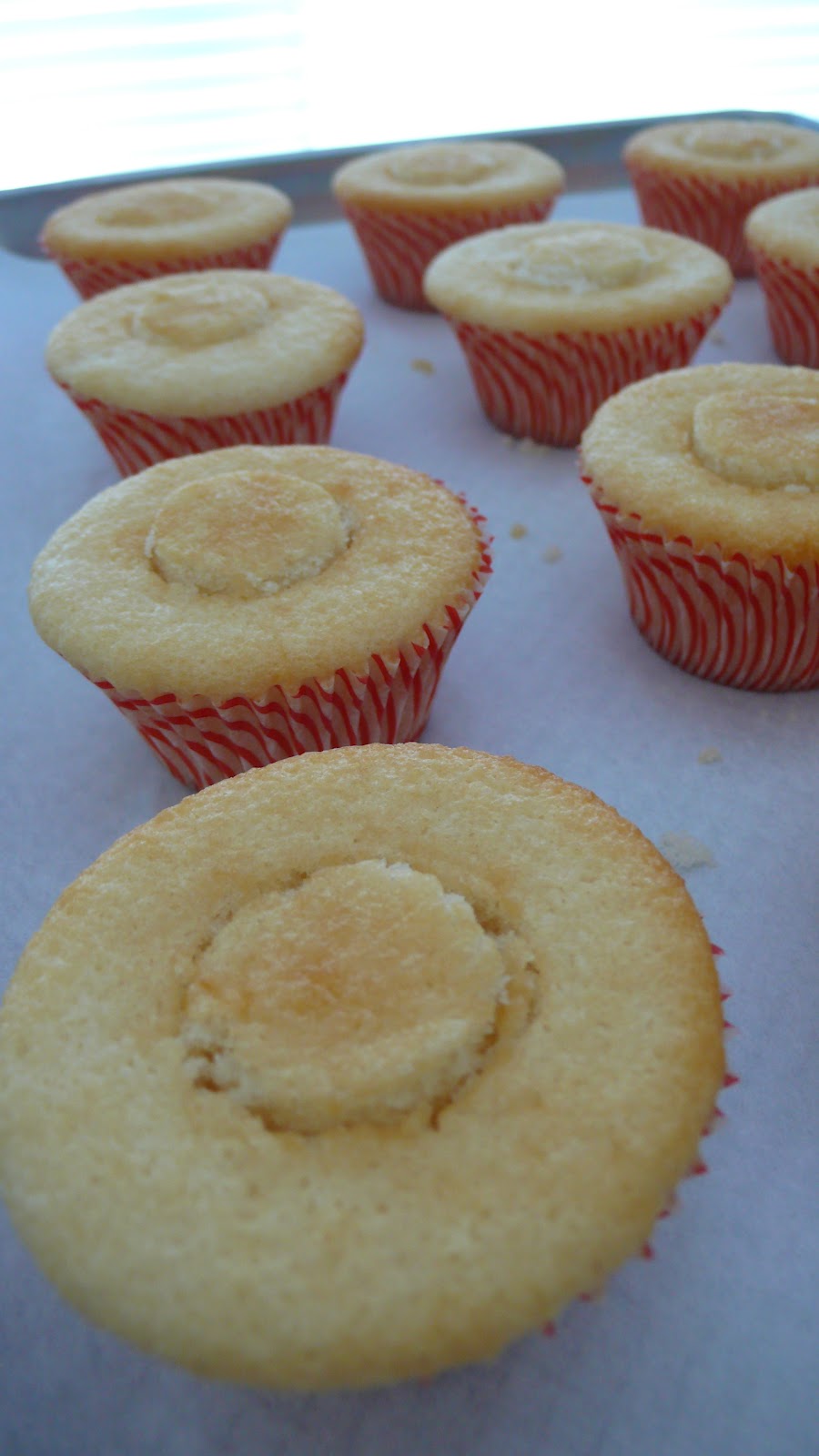 Dough and Batter: raspberry zinger cupcakes & happy valentine's day!!!