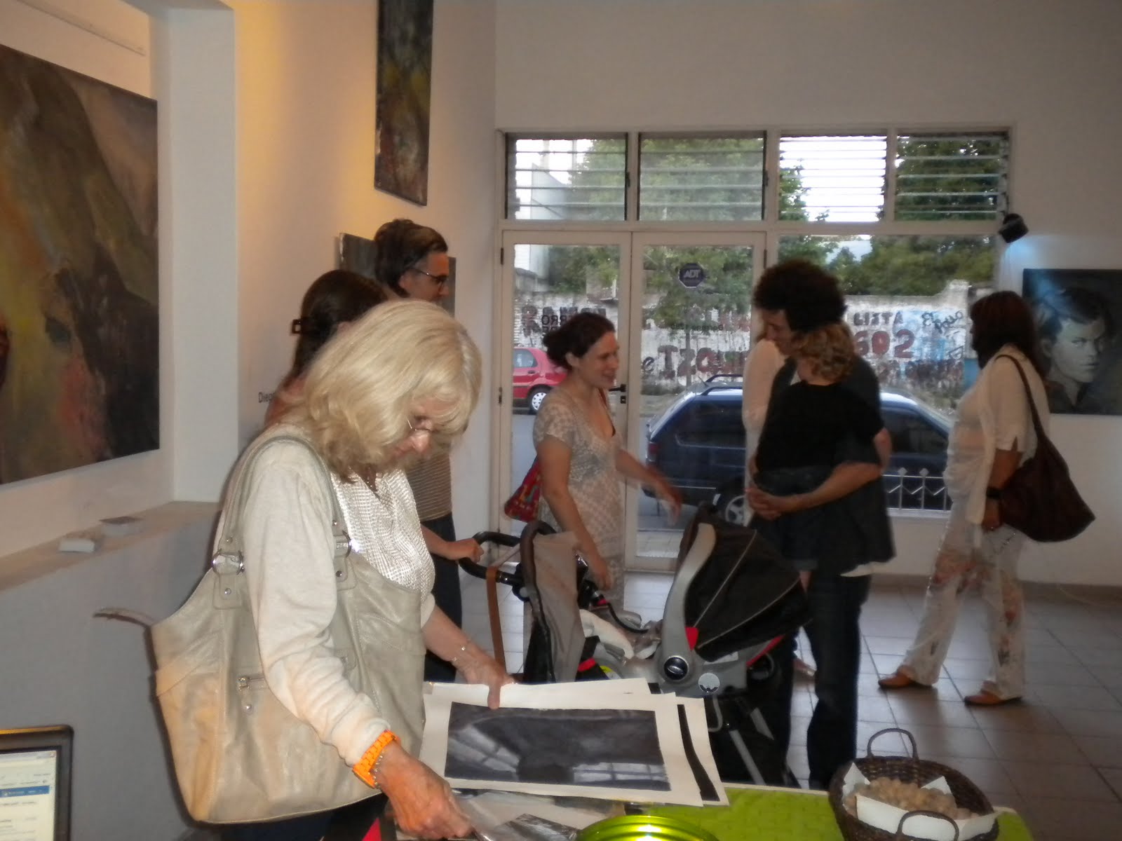 PERRO VERDE: "Sol Negro" Pinturas de Diego Basile