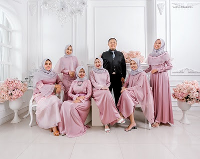Inspirasi Foto Studio Group Bersama Sahabat - Sahabatmu