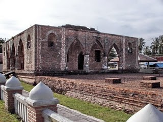 nikruslee.mmu: Historical of Ancient place ( KRUE SE MOSQUE )