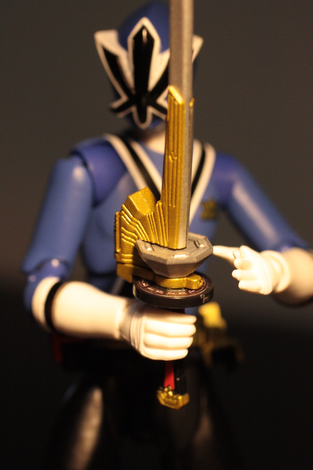 Firestarter's Blog: Toy Review: SH Figuarts Shinken Blue