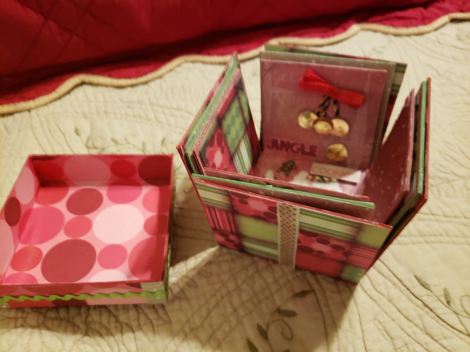 SuziQinTX's Scrapping Corner: Christmas Explosion Boxes