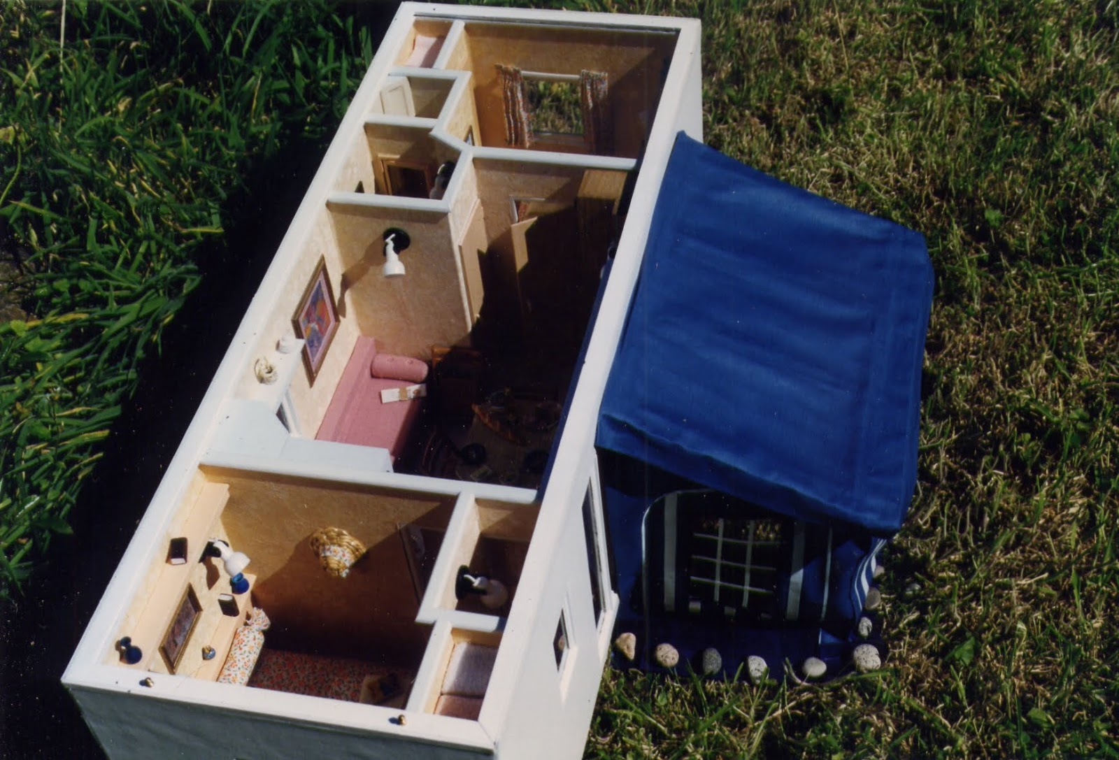 LE MONDE EN MINIATURE: MOBIL - HOME