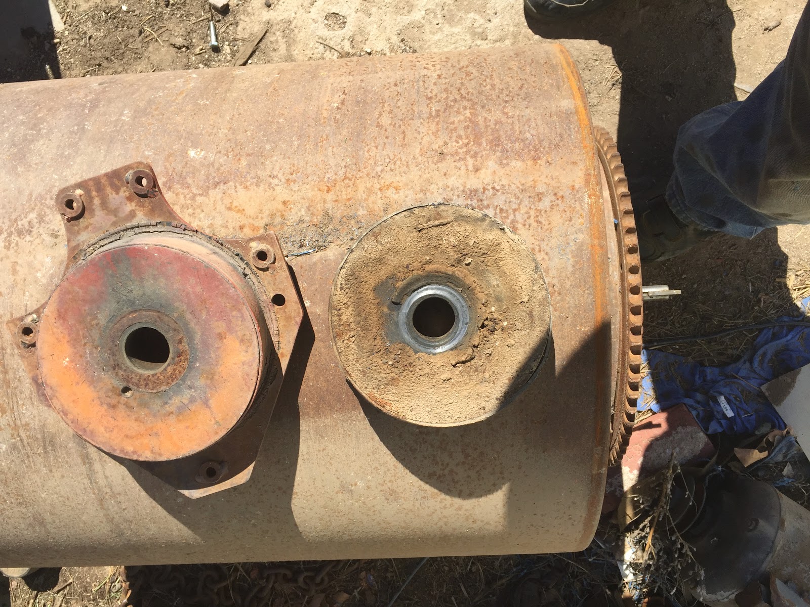 Essick VR30RE Vibratory Roller: Front Drum Inspection and Removal (part 3)