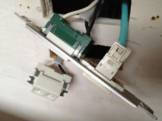 Guerrilla Radio 2: In-Wall USB D.I.Y. / USB壁コンセント作成