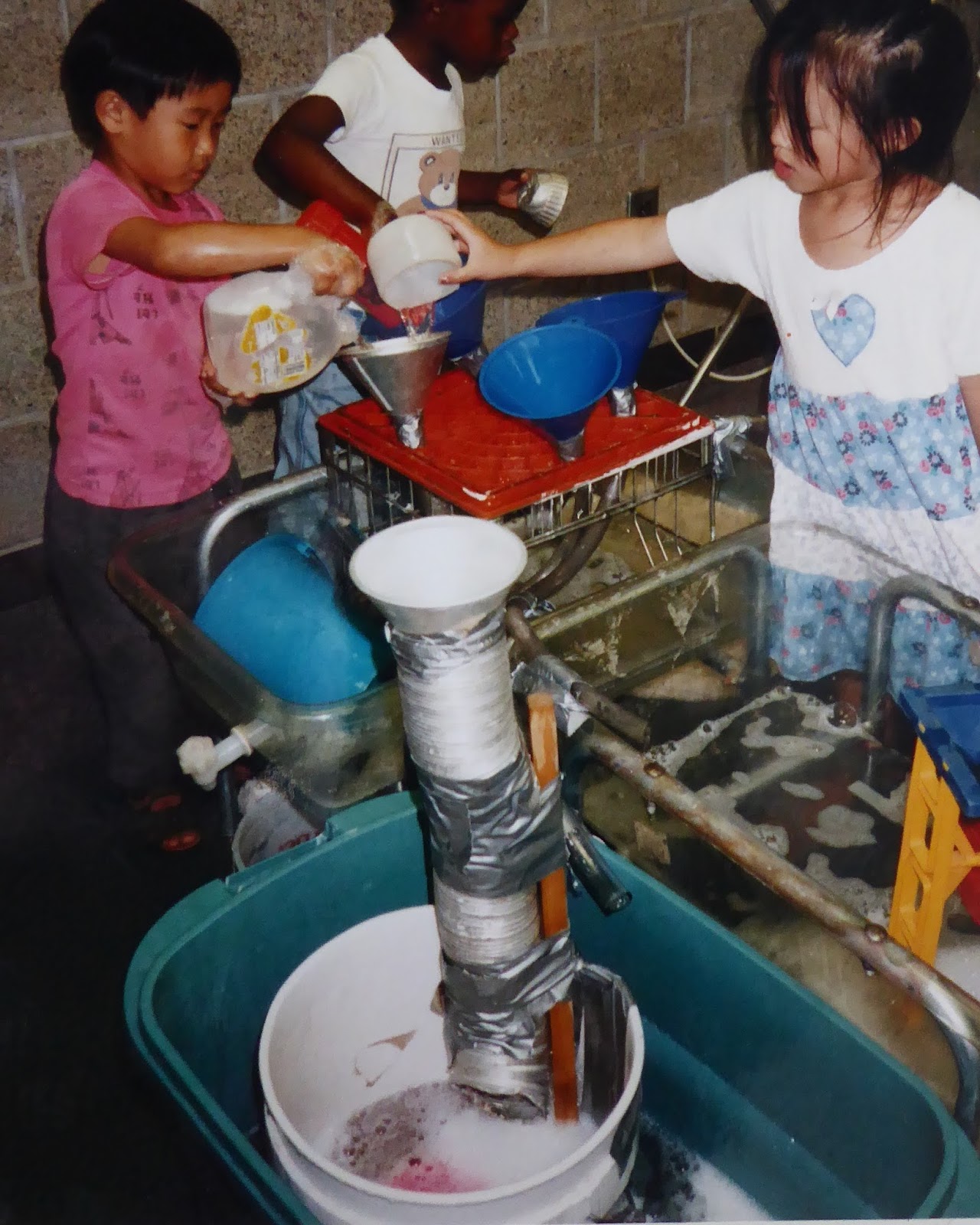SAND AND WATER TABLES: Flex tube in a bucket