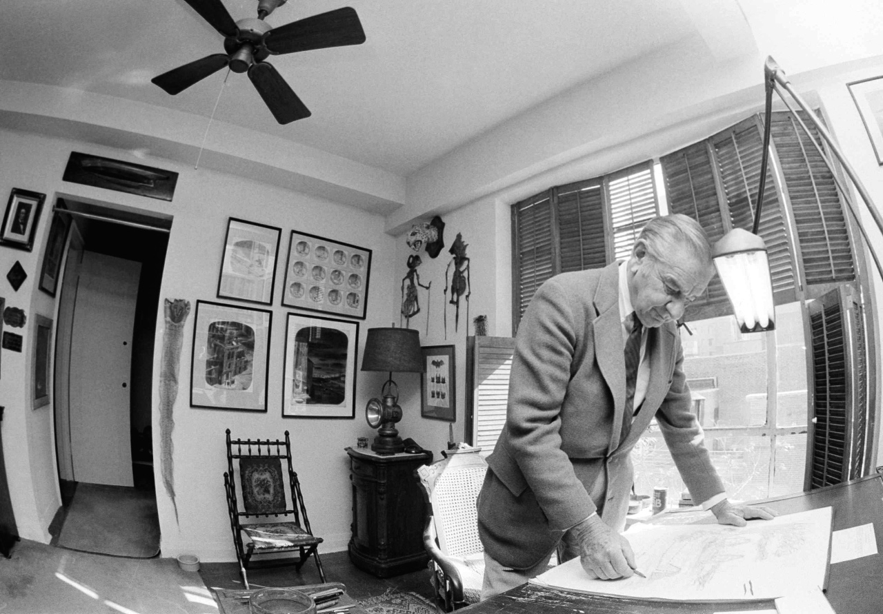 KEEP CALM AND SMILE: 101 anos de Charles Addams