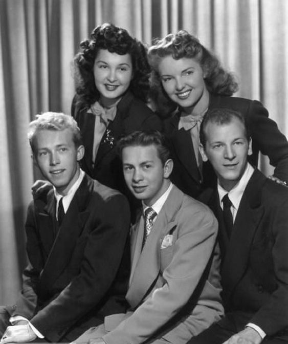 Pleasant distractions : "The Velvet Fog : Early Hits 1944-49" by Mel Tormé