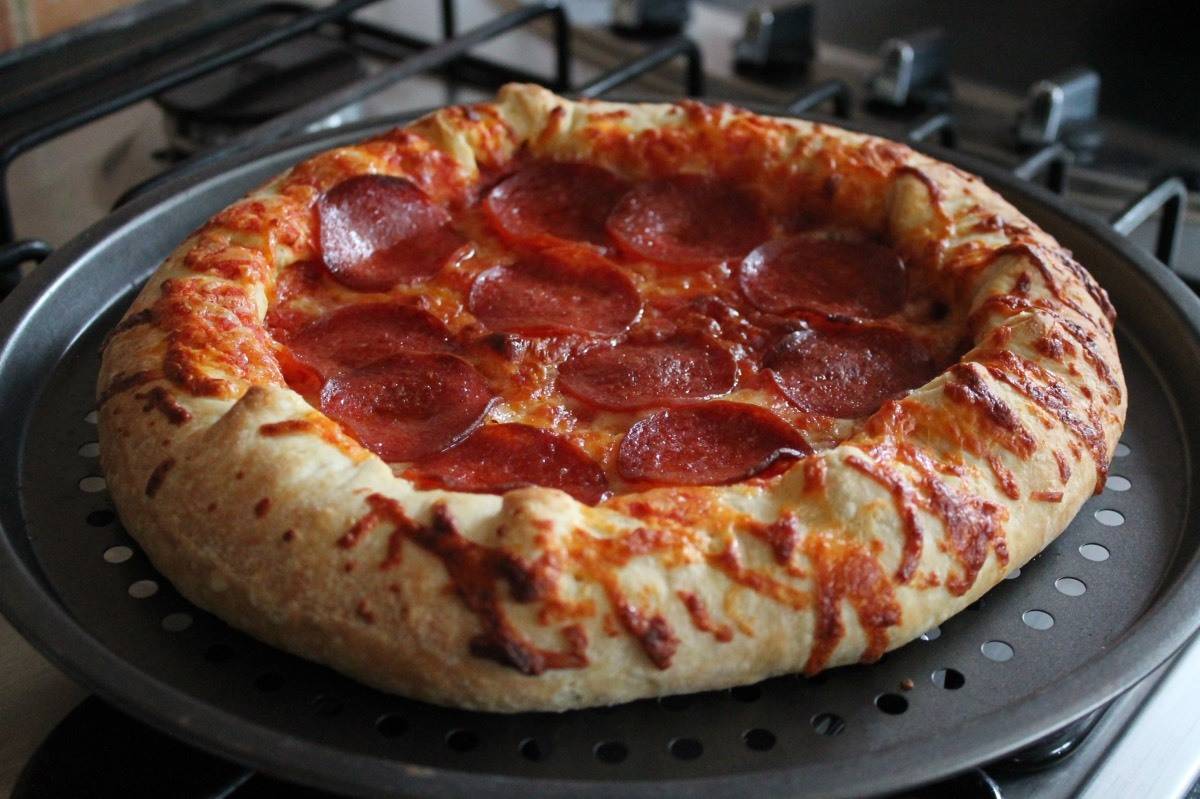 Christmas Deep pan American Hot Pizza ~ DCheif
