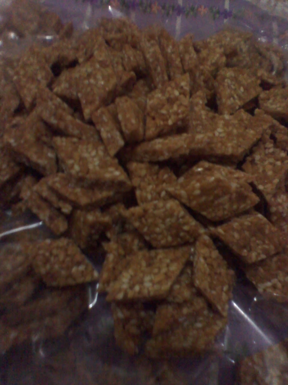 Bipang Kacang dan Bipang Almond