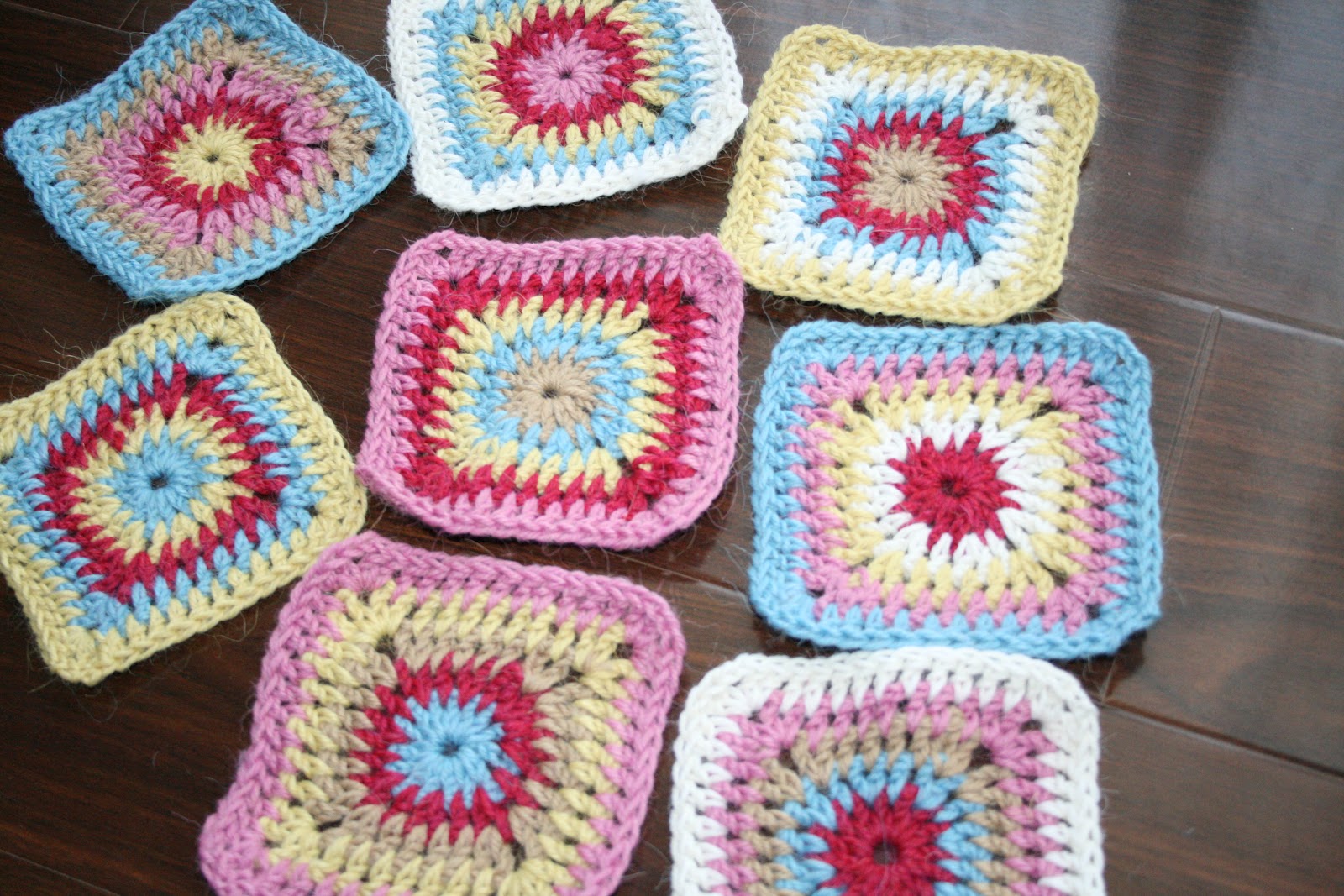 Happy Woman: A new granny square pattern