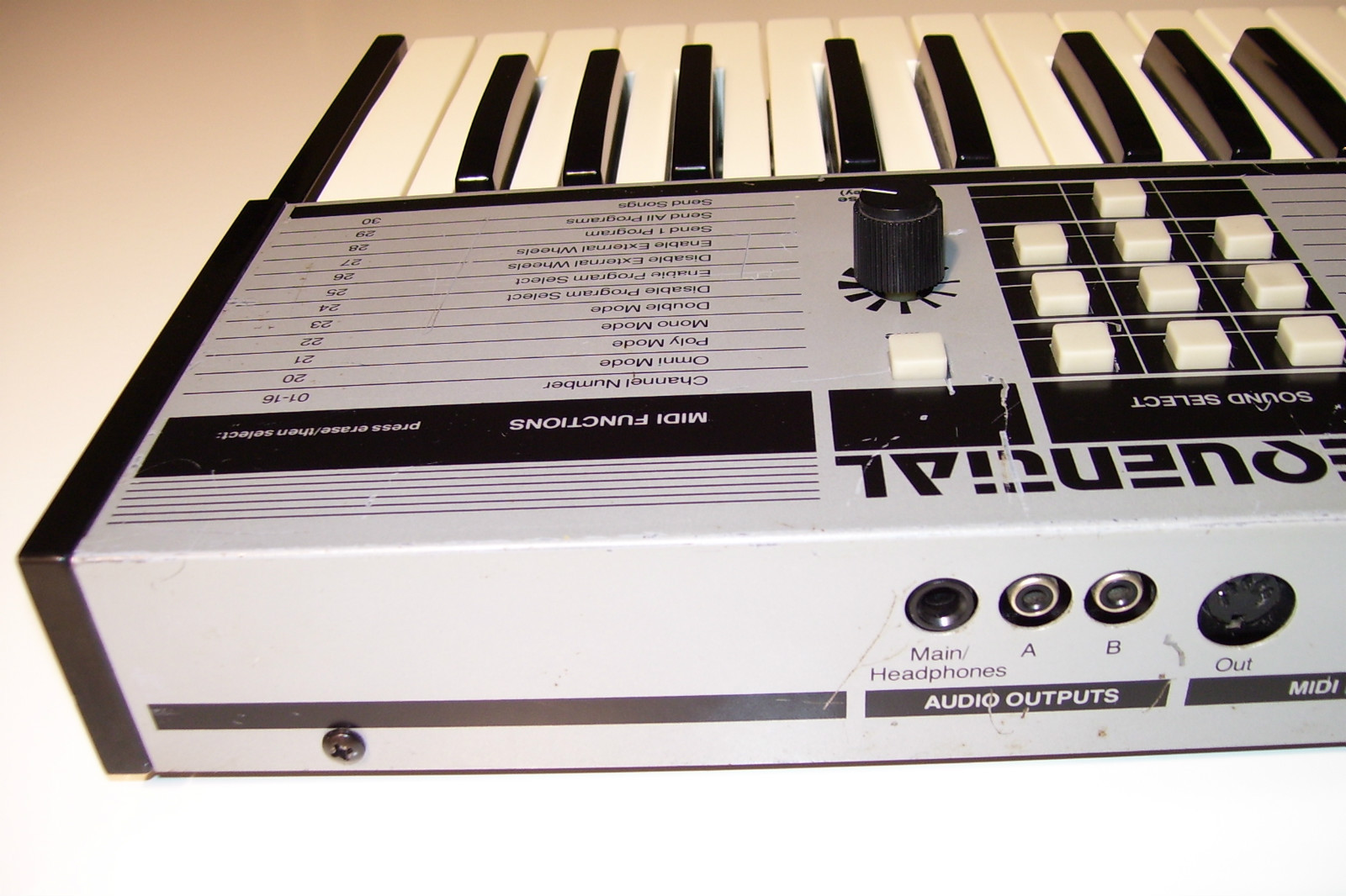 MATRIXSYNTH: Sequential Circuits 'Max' Synthesizer