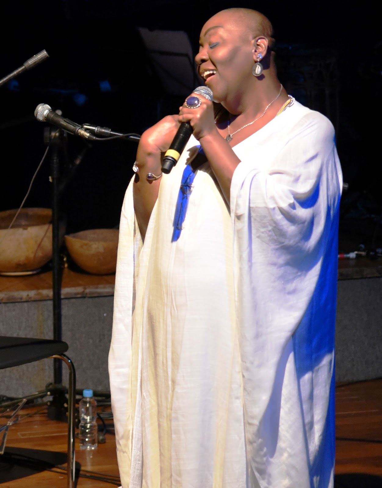 VIRGINIA RODRIGUES: UMA DIVA BAIANA NA CAIXA CULTURAL CURITIBA