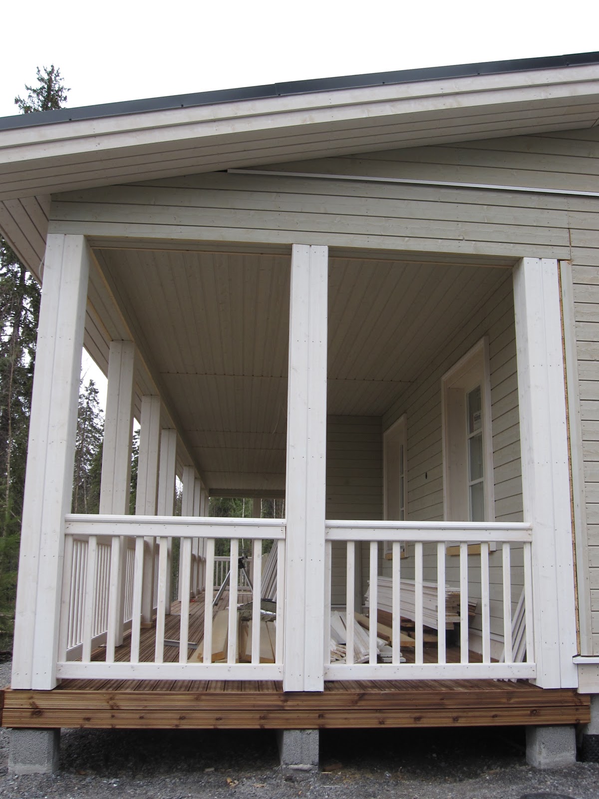 Terassin kaiteet - Hyppysellinen paheita