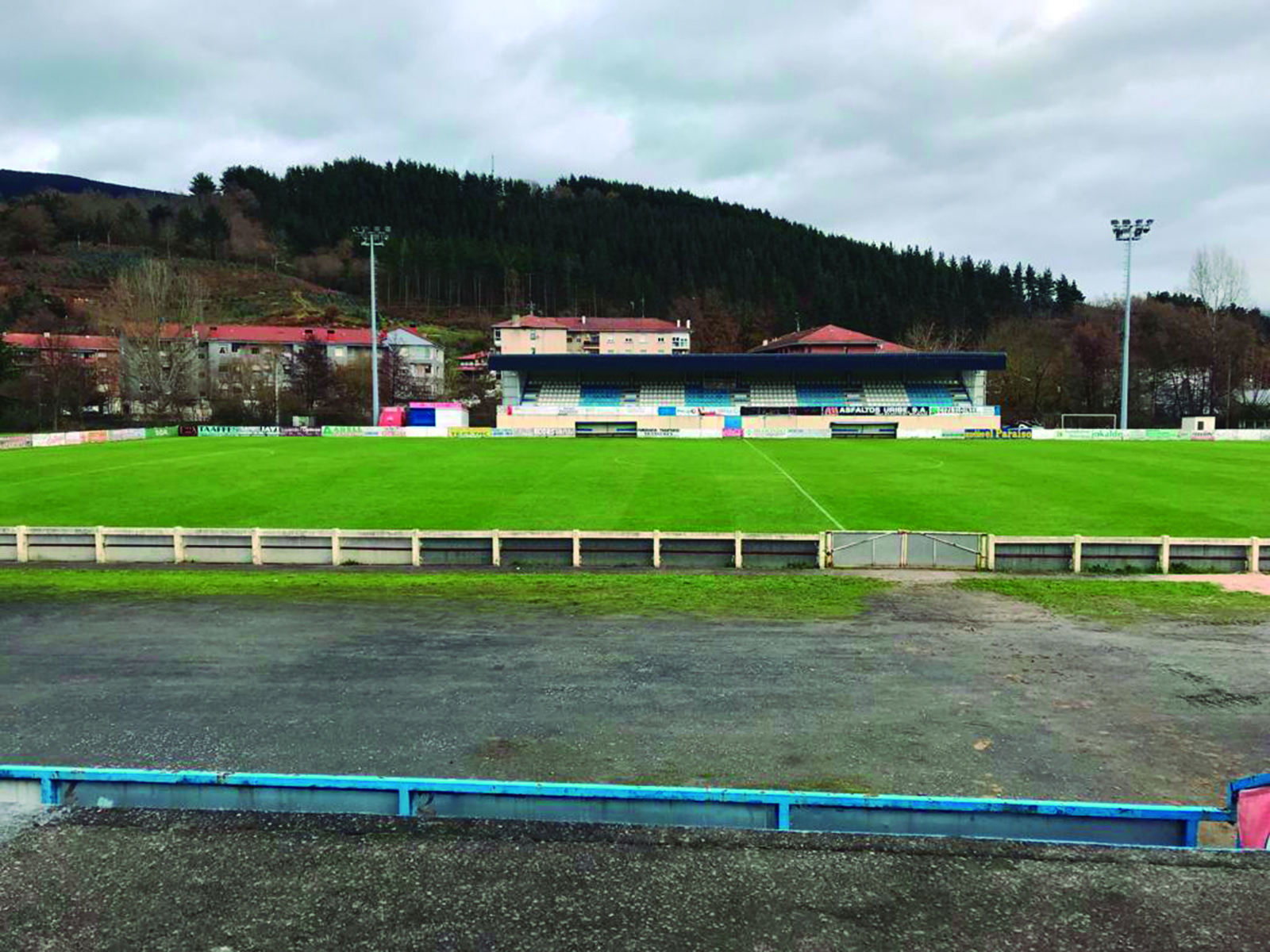 Udalak eta Zalla UC klubak erabaki bat hartu dute Landaberri futbol ...