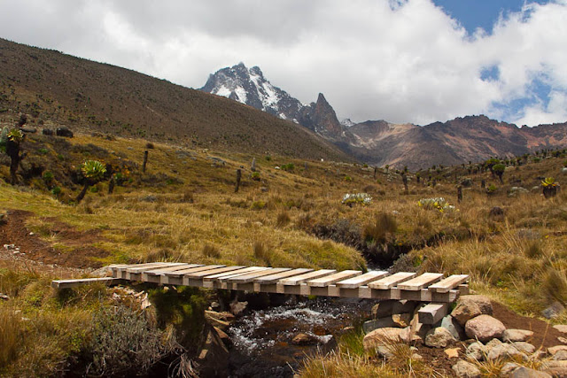 off the road: Keňa 2011 • Výstup na Mount Kenya