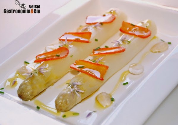 PETALOS COMESTIBLES, FLORES Y COCINA: HUEVAS DE MARUCA CON FLORES