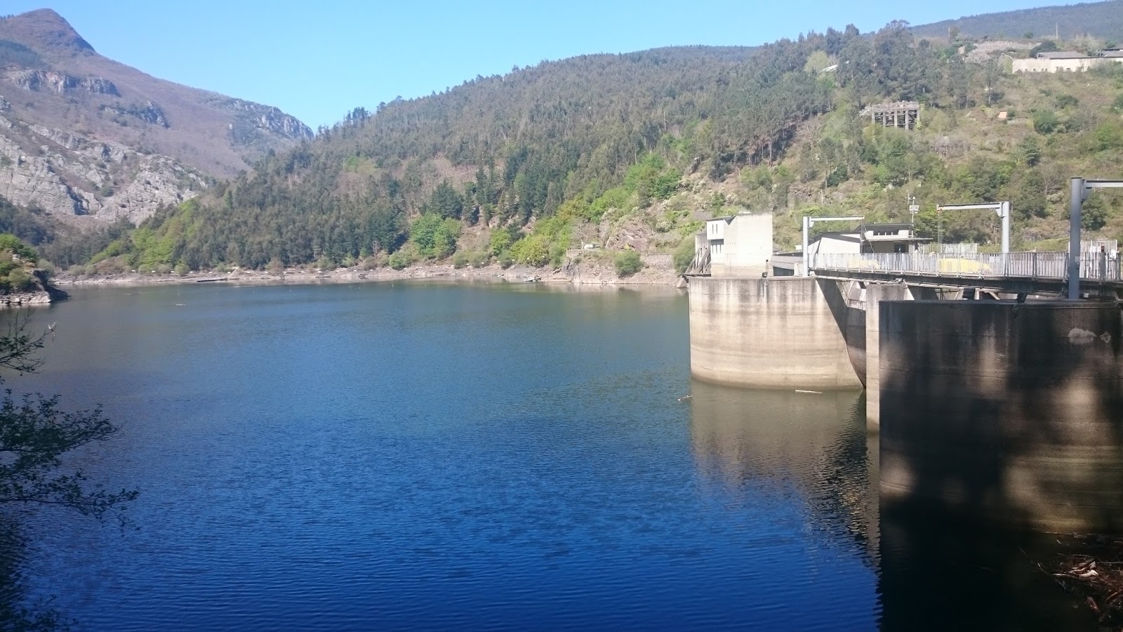 Los tres Embalses del rio Navia. La ruta del Kilowatio - Viajes en ...