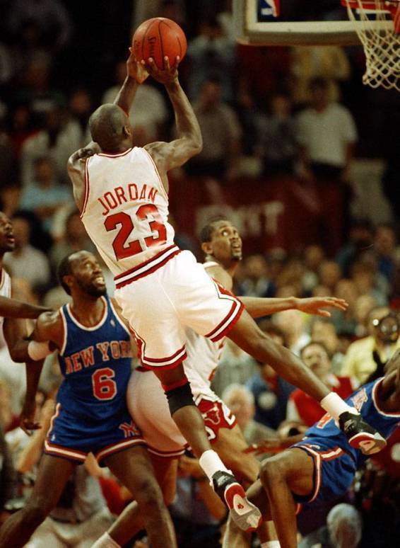 Cara Melakukan Teknik Fade Away Jump Shot Dalam Bola Basket - cekrisna