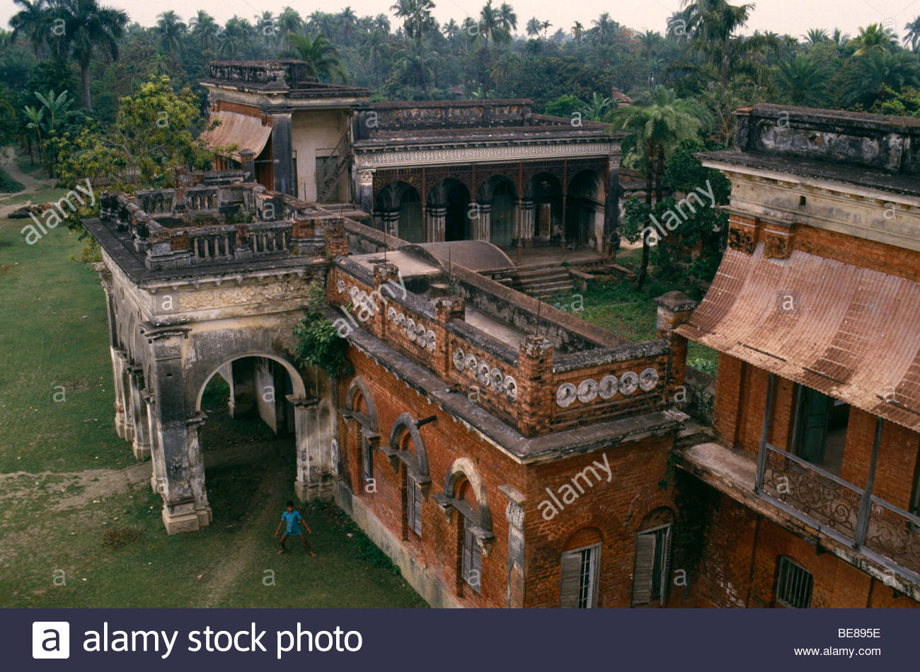 Heritage Bangladesh: A Jamidar Bari in Aricha, Manikganj, Bangladesh