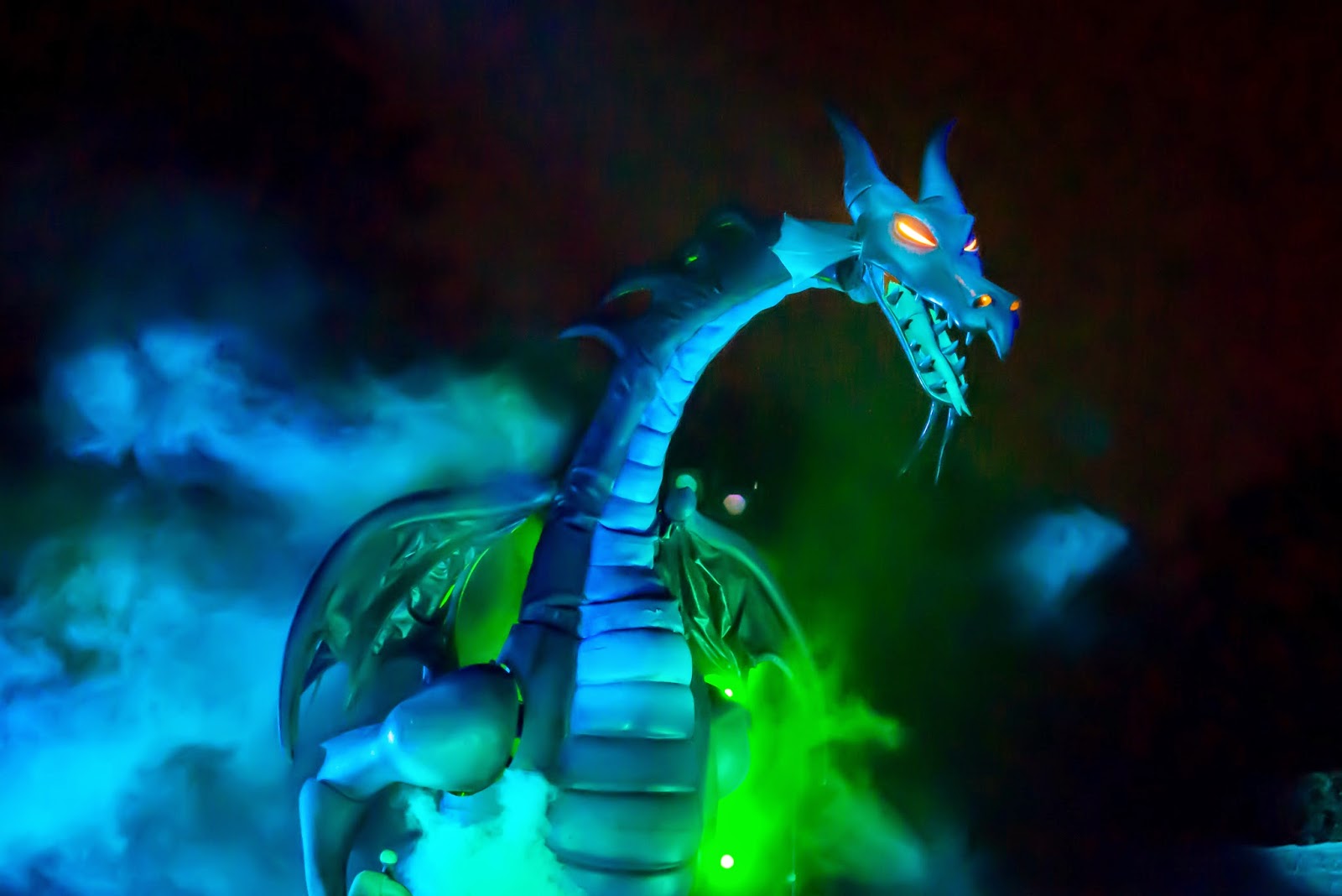 MickeyPhotos: Disneyland's Dragon in Fantasmic