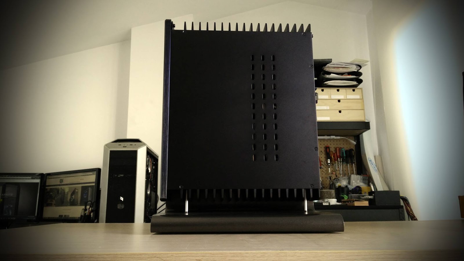 FanlessTech: Vertical HDPLEX H5
