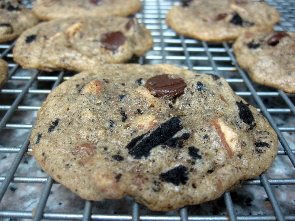 Happy Go Marni: Oreo Kit Kat Chocolate Chip Cookies | Baking, Recipes ...