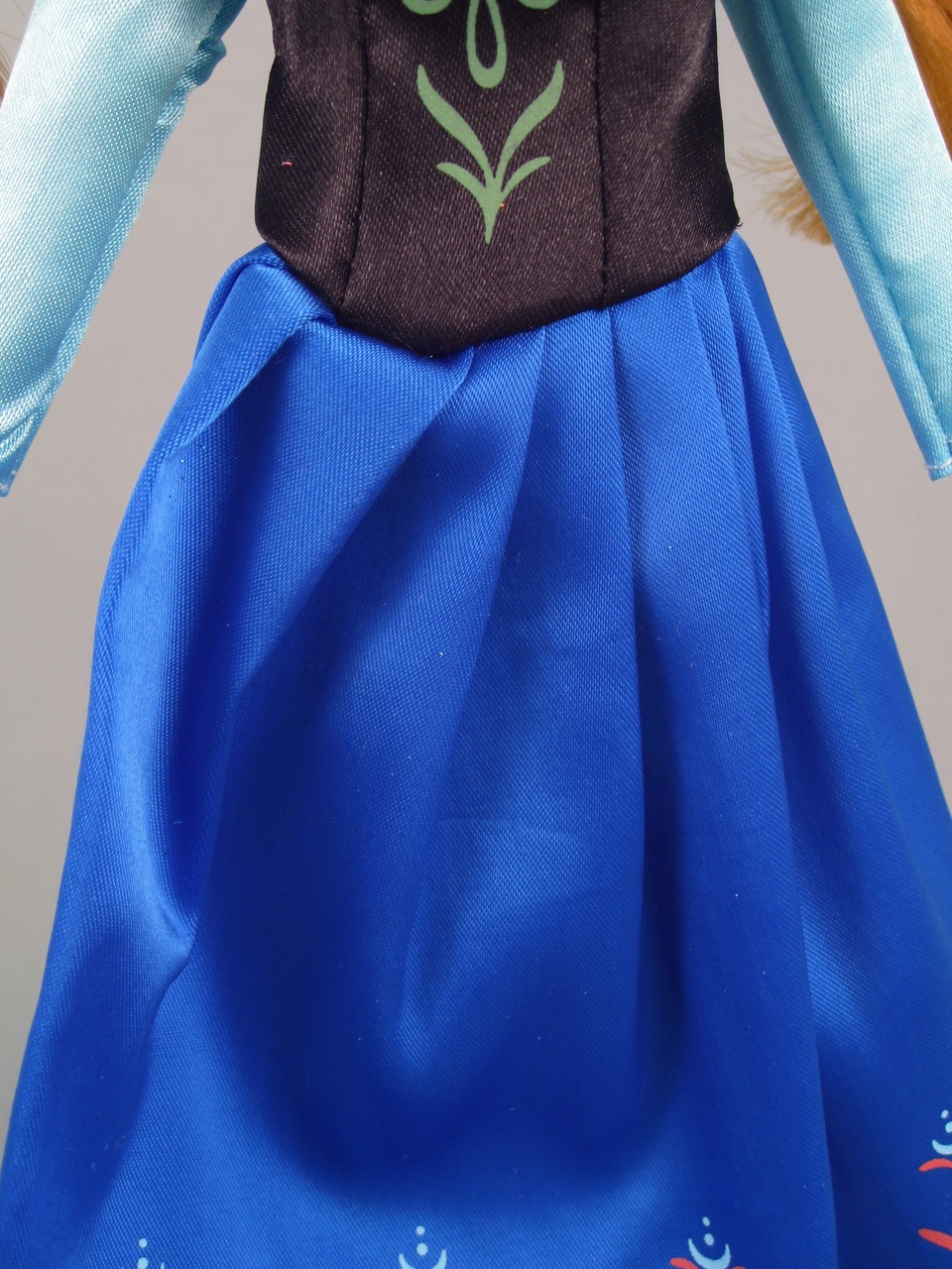 Anna and Elsa Knockoff Dolls From China | The Toy Box Philosopher