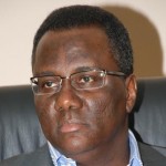 UNIVERSAL: Pitra Neto e o Esbanjamento Compulsivo