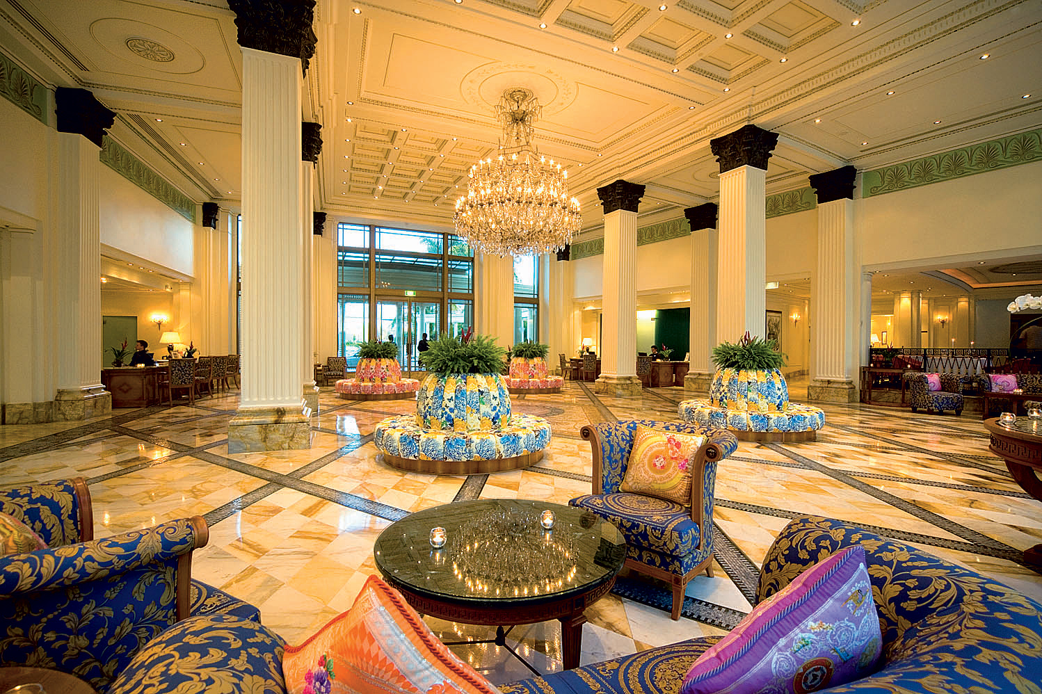 Fashion Portfolio: Vacaciones de lujo en el Palazzo Versace