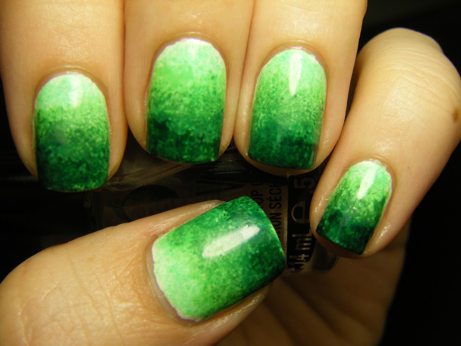No Nekkid Nails: Green Gradient Mani
